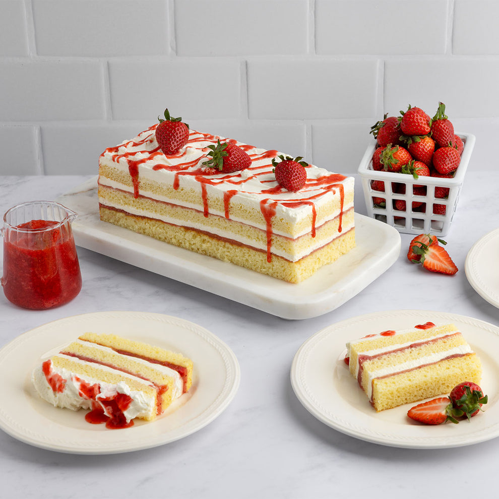 The Original Cakerie Strawberry Shortcake - 6 Cut – Dessert Holdings